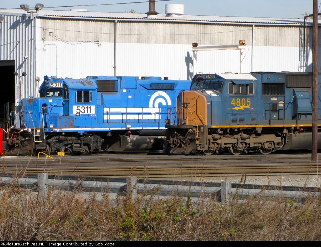 NS 5311 and CSX 4805